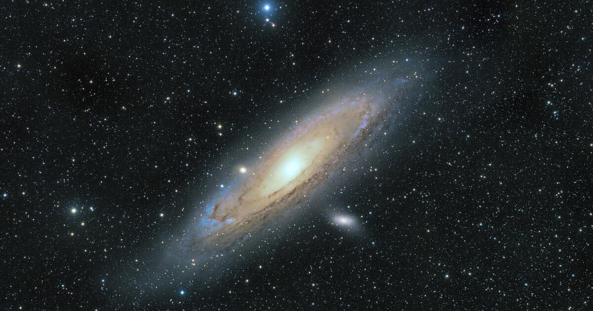 Andromeda Galaxy M31 | Telescope Live